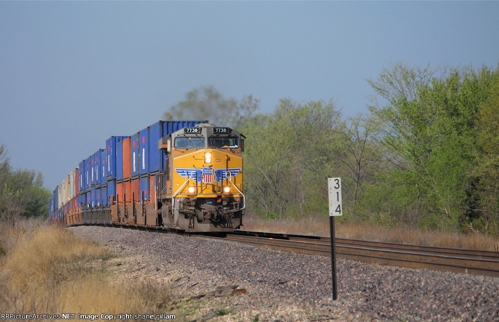 UP 7738 runs this eb stack 1x1